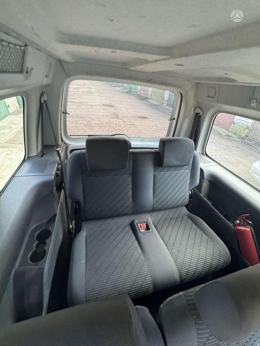 White Volkswagen Caddy 2011 in Kaunas, with an engine capacity of 1.60 L and mileage of 470 thousand km for 3500 €, photo 11 on AUTOMOTO.COM.LV