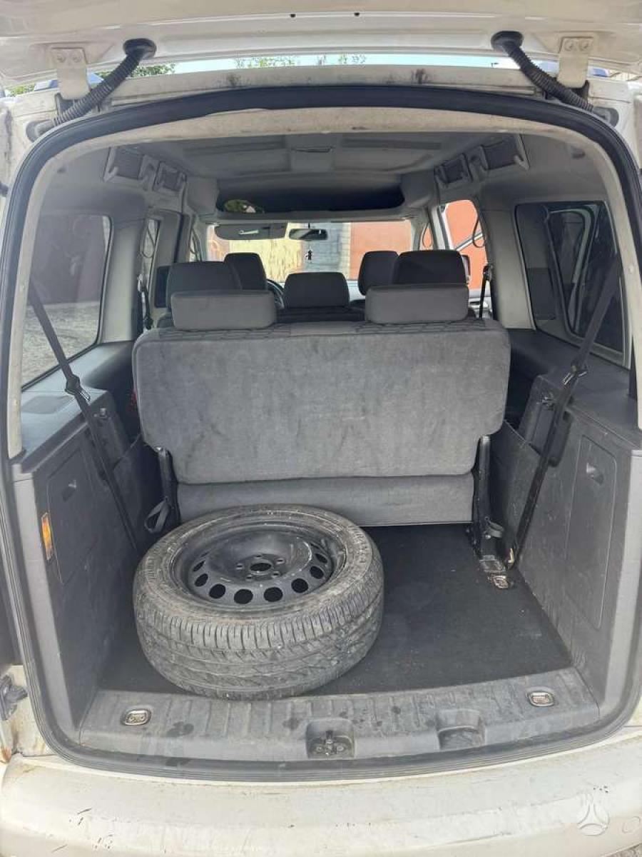 White Volkswagen Caddy 2011 in Kaunas, with an engine capacity of 1.60 L and mileage of 470 thousand km for 3500 €, photo 12 on AUTOMOTO.COM.LV