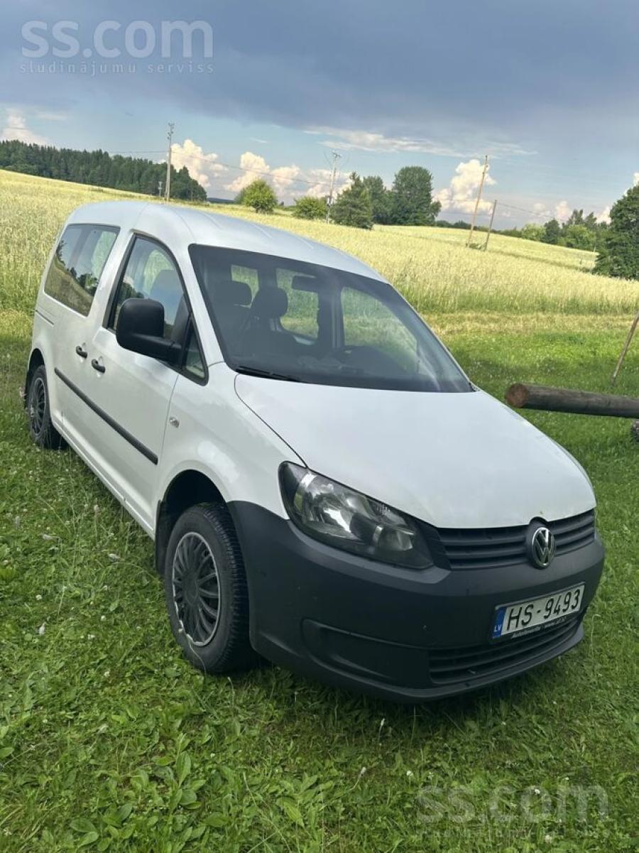 White Volkswagen Caddy 2011 in Aizkraukle, with an engine capacity of 1.20 L and mileage of 270 thousand km for 3300 €, photo 3 on AUTOMOTO.COM.LV