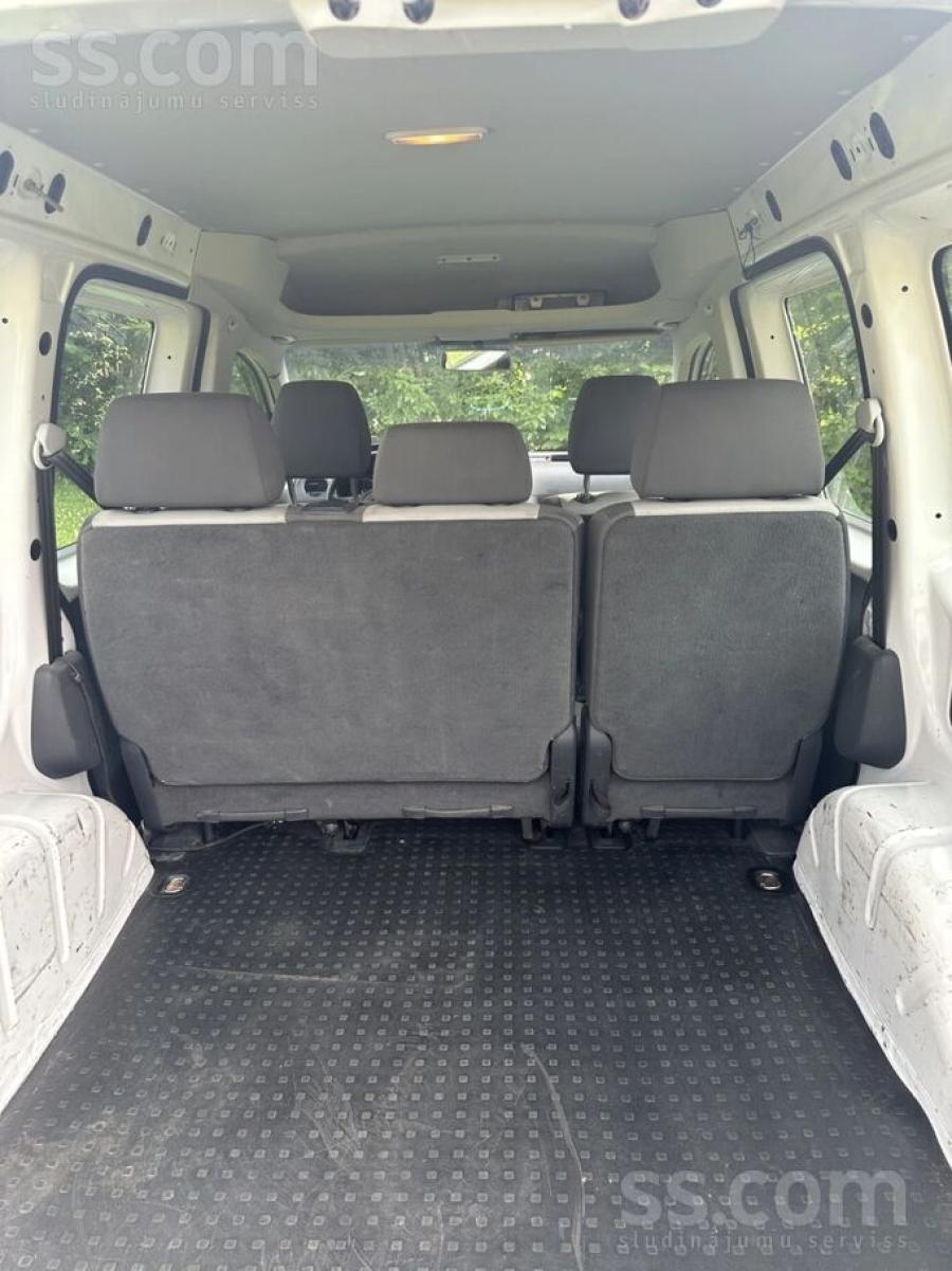 White Volkswagen Caddy 2011 in Aizkraukle, with an engine capacity of 1.20 L and mileage of 270 thousand km for 3300 €, photo 6 on AUTOMOTO.COM.LV