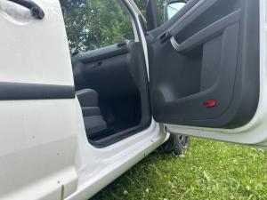 White Volkswagen Caddy 2011 in Aizkraukle, with an engine capacity of 1.20 L and mileage of 270 thousand km for 3300 €, photo 16 on AUTOMOTO.COM.LV