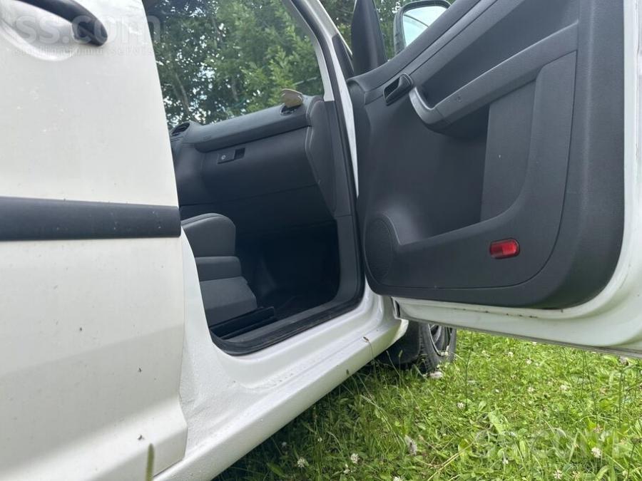 White Volkswagen Caddy 2011 in Aizkraukle, with an engine capacity of 1.20 L and mileage of 270 thousand km for 3300 €, photo 16 on AUTOMOTO.COM.LV