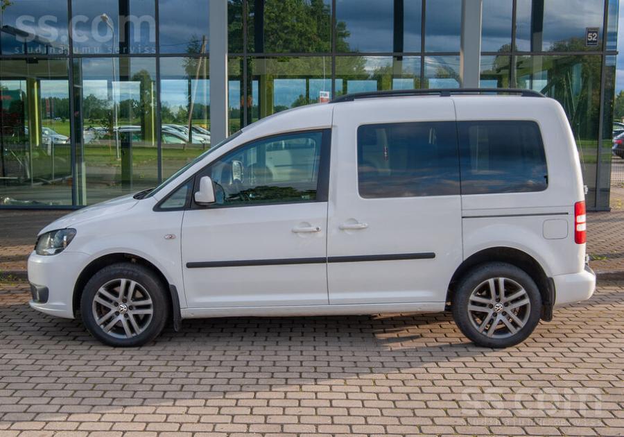White Volkswagen Caddy 2011 in Cesis, with an engine capacity of 2.00 L and mileage of 305 thousand km for 6500 €, photo 4 on AUTOMOTO.COM.LV