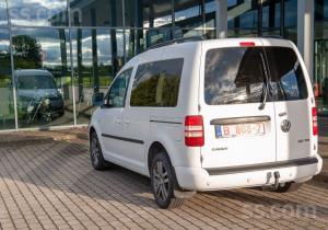 White Volkswagen Caddy 2011 in Cesis, with an engine capacity of 2.00 L and mileage of 305 thousand km for 6500 €, photo 5 on AUTOMOTO.COM.LV