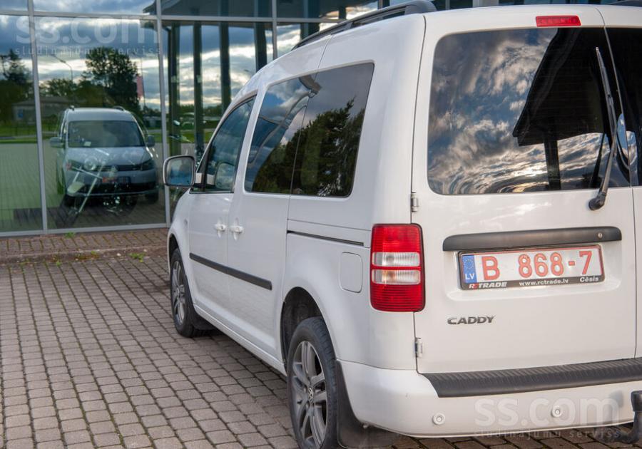 White Volkswagen Caddy 2011 in Cesis, with an engine capacity of 2.00 L and mileage of 305 thousand km for 6500 €, photo 13 on AUTOMOTO.COM.LV