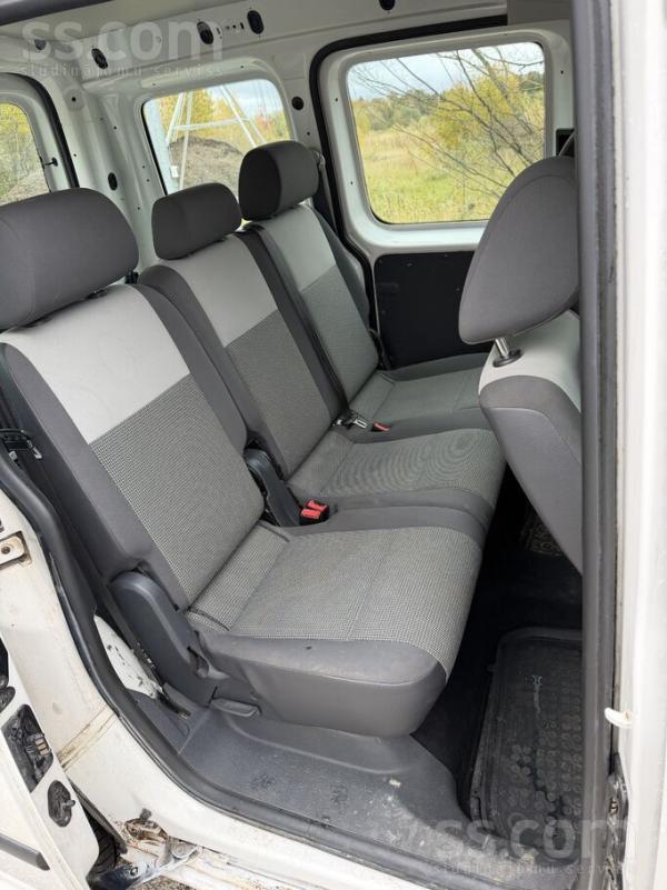 Balts Volkswagen Caddy 2011 Rīga, ar dzinēja tilpumu 1.20 L un nobraukumu 235 tūkst. km par 3900 €, foto 6 vietnē AUTOMOTO.COM.LV