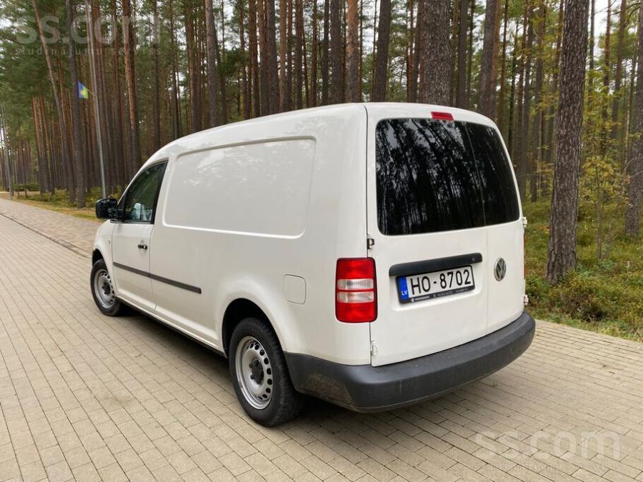 White Volkswagen Caddy 2011 in Riga, with an engine capacity of 1.60 L and mileage of 383 thousand km for 3950 €, photo 4 on AUTOMOTO.COM.LV