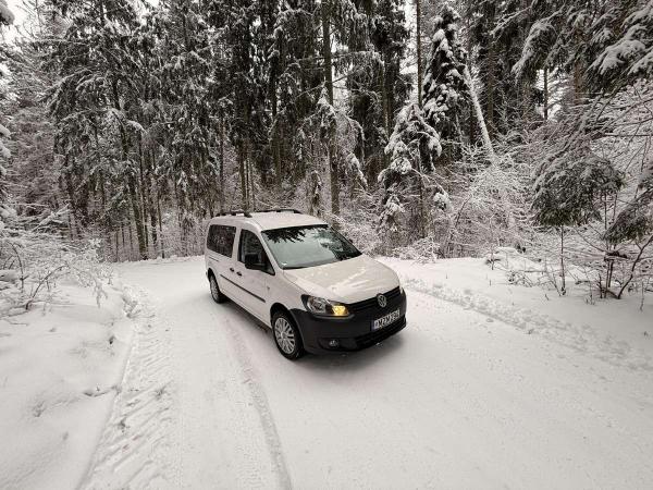 White Volkswagen Caddy 2012 in Utena, with an engine capacity of 2.00 L and mileage of 161 thousand km for 9500 €, photo 2 on AUTOMOTO.COM.LV