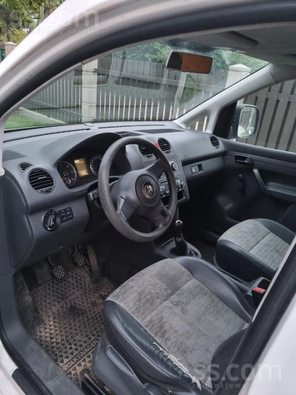 White Volkswagen Caddy 2012 in Riga, with an engine capacity of 1.60 L and mileage of 274 thousand km for 2500 €, photo 6 on AUTOMOTO.COM.LV