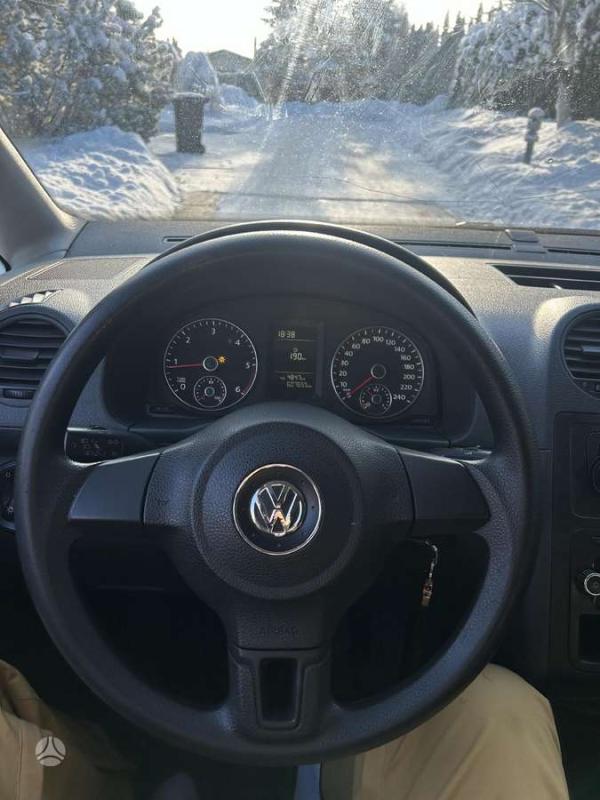 White Volkswagen Caddy 2013 in Vilnius, with an engine capacity of 1.60 L and mileage of 608 thousand km for 2990 €, photo 7 on AUTOMOTO.COM.LV
