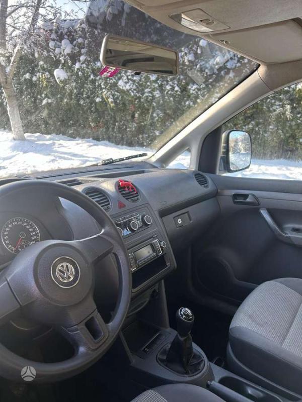 White Volkswagen Caddy 2013 in Vilnius, with an engine capacity of 1.60 L and mileage of 608 thousand km for 2990 €, photo 8 on AUTOMOTO.COM.LV