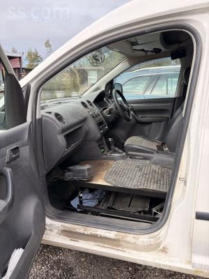 White Volkswagen Caddy 2013 in Riga, with an engine capacity of 2.00 L and mileage of 250 thousand km for 2500 €, photo 4 on AUTOMOTO.COM.LV