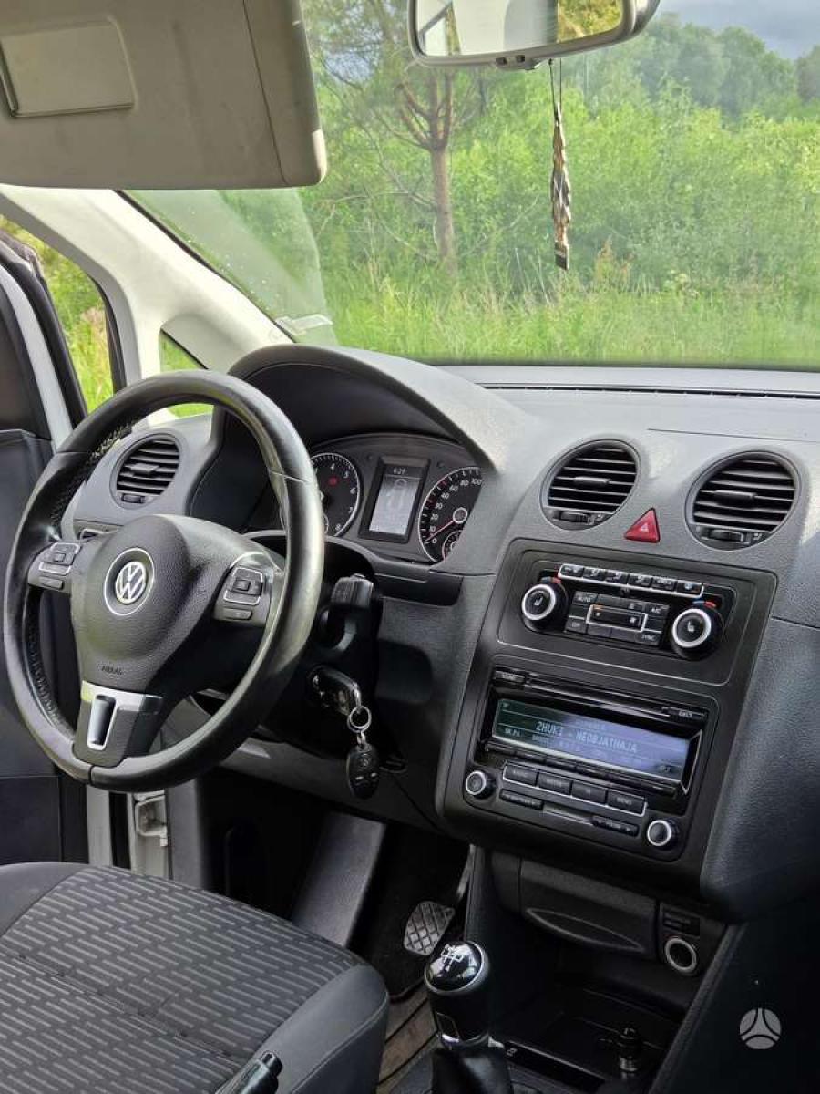 White Volkswagen Caddy 2013 in Klaipeda, with an engine capacity of 1.20 L and mileage of 210 thousand km for 5500 €, photo 12 on AUTOMOTO.COM.LV