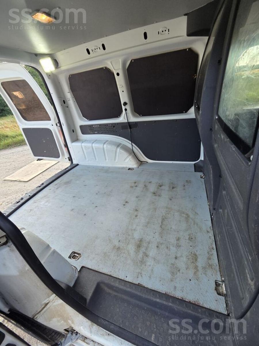 White Volkswagen Caddy 2013 in Liepaja, with an engine capacity of 1.60 L and mileage of 259 thousand km for 4800 €, photo 16 on AUTOMOTO.COM.LV