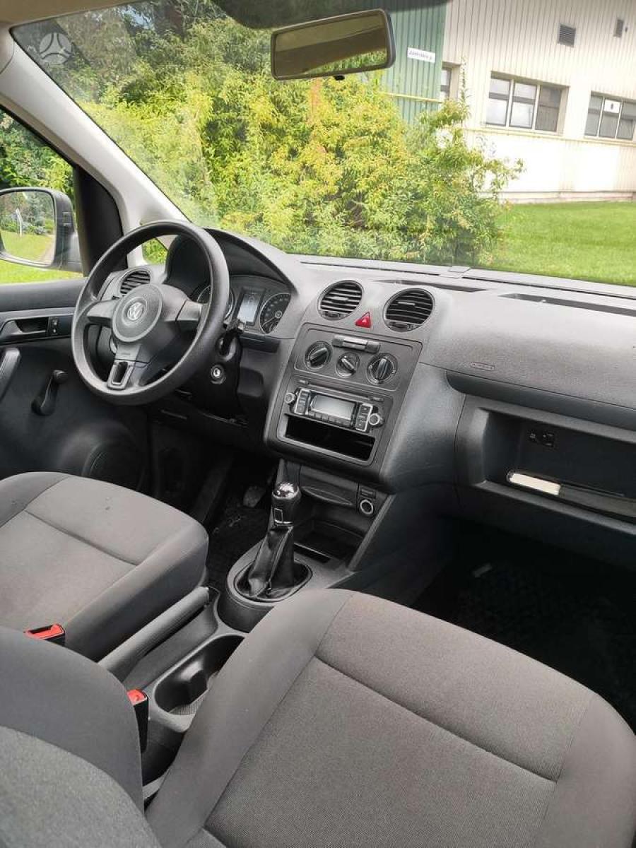 Balts Volkswagen Caddy 2013 Viļņa, ar dzinēja tilpumu 1.97 L un nobraukumu 393 tūkst. km par 3700 €, foto 4 vietnē AUTOMOTO.COM.LV