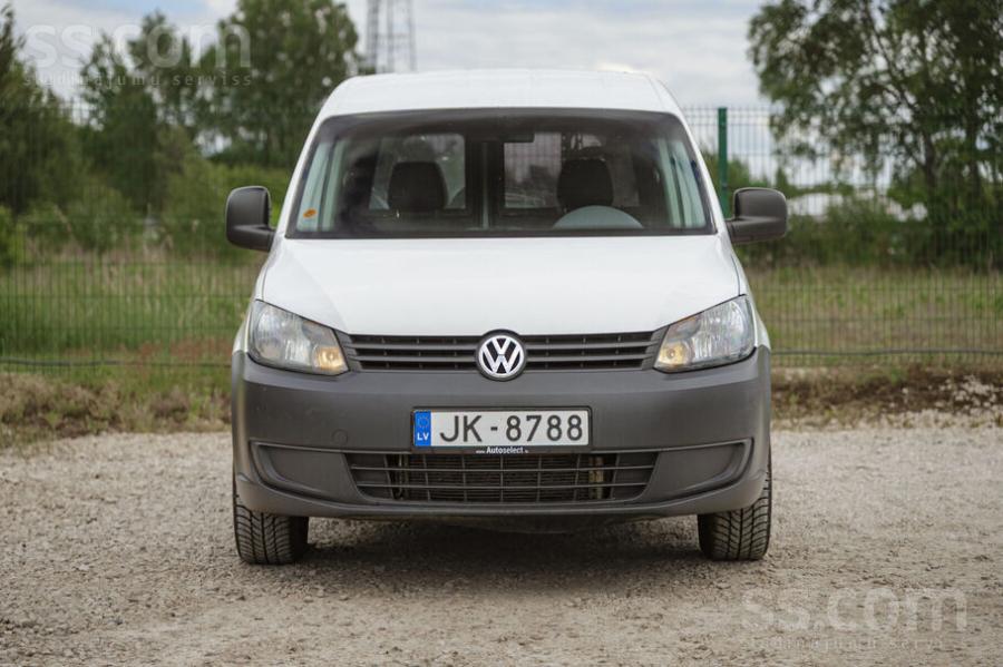 White Volkswagen Caddy 2013 in Riga, with an engine capacity of 1.60 L and mileage of 288 thousand km for 5590 €, photo 3 on AUTOMOTO.COM.LV