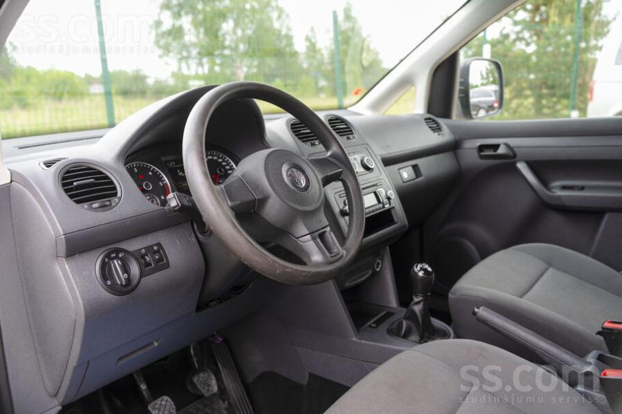 White Volkswagen Caddy 2013 in Riga, with an engine capacity of 1.60 L and mileage of 288 thousand km for 5590 €, photo 8 on AUTOMOTO.COM.LV