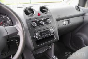 White Volkswagen Caddy 2013 in Riga, with an engine capacity of 1.60 L and mileage of 288 thousand km for 5590 €, photo 13 on AUTOMOTO.COM.LV