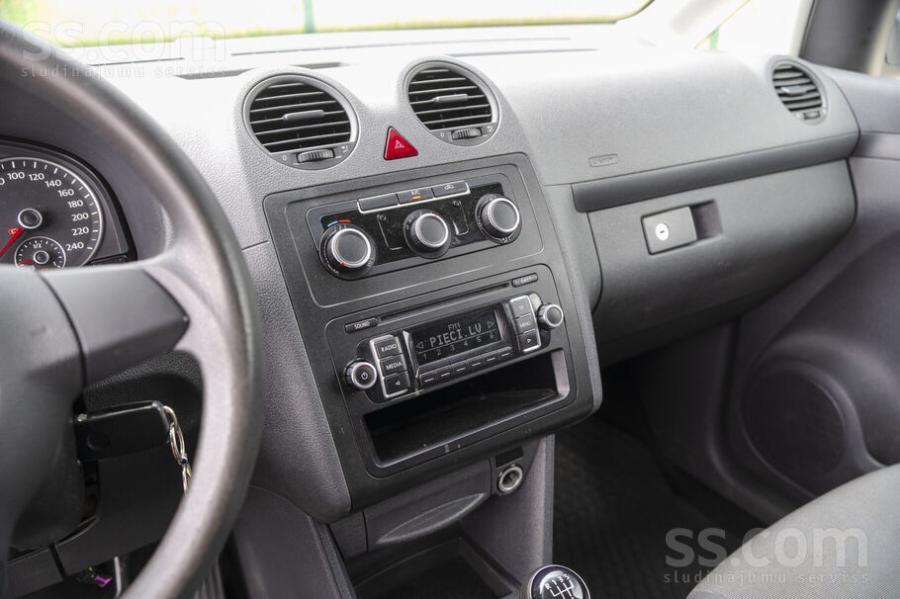 White Volkswagen Caddy 2013 in Riga, with an engine capacity of 1.60 L and mileage of 288 thousand km for 5590 €, photo 13 on AUTOMOTO.COM.LV