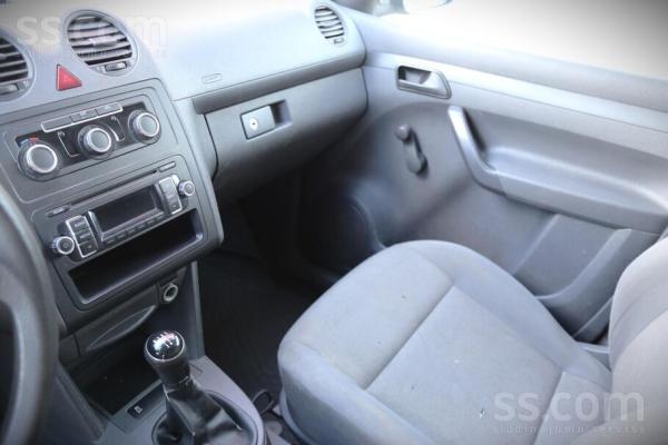 White Volkswagen Caddy 2014 in Riga, with an engine capacity of 1.60 L and mileage of 328 thousand km for 2995 €, photo 8 on AUTOMOTO.COM.LV