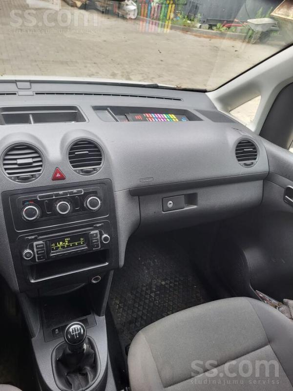 White Volkswagen Caddy 2014 in Riga, with an engine capacity of 1.60 L and mileage of 480 thousand km for 3499 €, photo 6 on AUTOMOTO.COM.LV