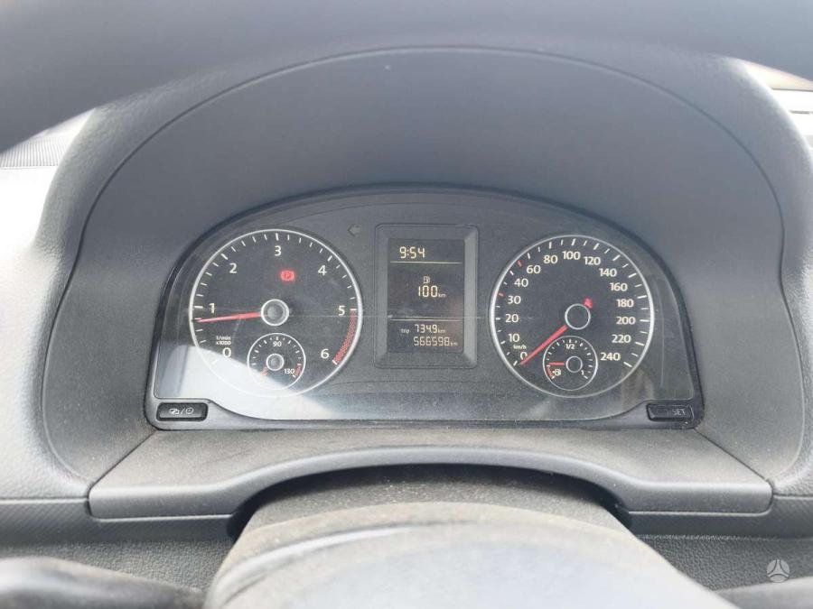 White Volkswagen Caddy 2014 in Kaunas, with an engine capacity of 1.60 L and mileage of 567 thousand km for 3500 €, photo 11 on AUTOMOTO.COM.LV