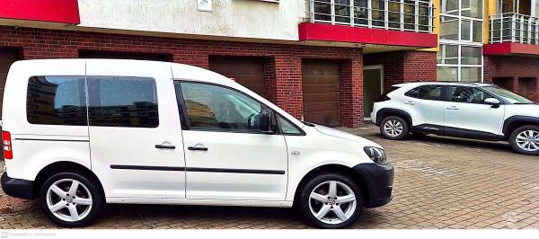 White Volkswagen Caddy 2015 in Vilnius, with an engine capacity of 1.60 L and mileage of 315 thousand km for 5300 €, photo 2 on AUTOMOTO.COM.LV