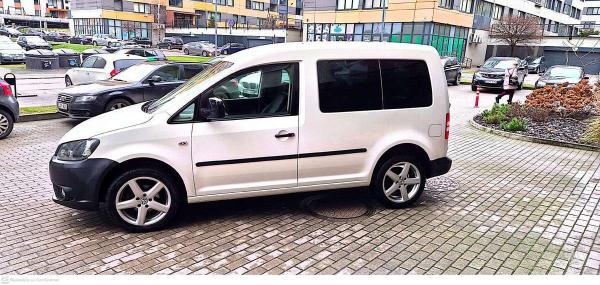 White Volkswagen Caddy 2015 in Vilnius, with an engine capacity of 1.60 L and mileage of 315 thousand km for 5300 €, photo 7 on AUTOMOTO.COM.LV