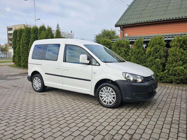 White Volkswagen Caddy 2015 in Kretinga, with an engine capacity of 1.60 L and mileage of 289 thousand km for 6999 €, photo 1 on AUTOMOTO.COM.LV