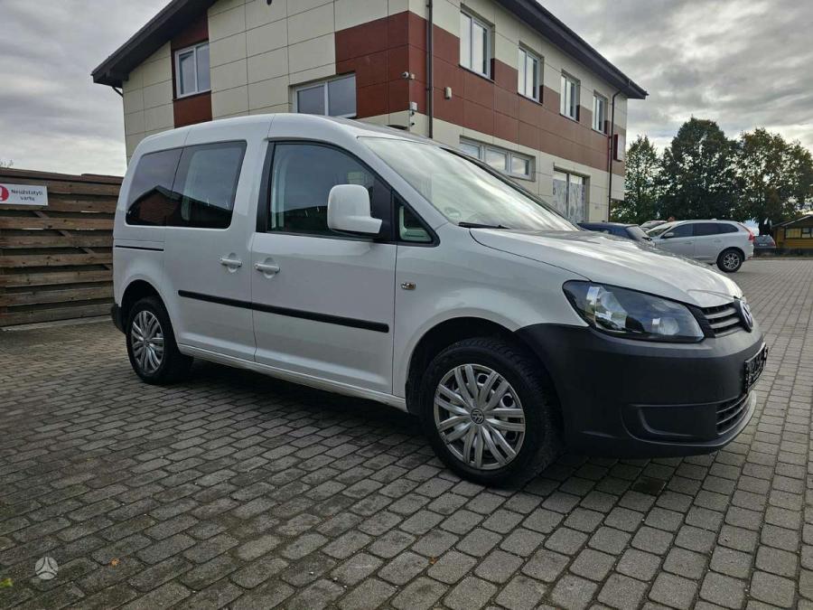 White Volkswagen Caddy 2015 in Kretinga, with an engine capacity of 1.60 L and mileage of 289 thousand km for 6999 €, photo 3 on AUTOMOTO.COM.LV