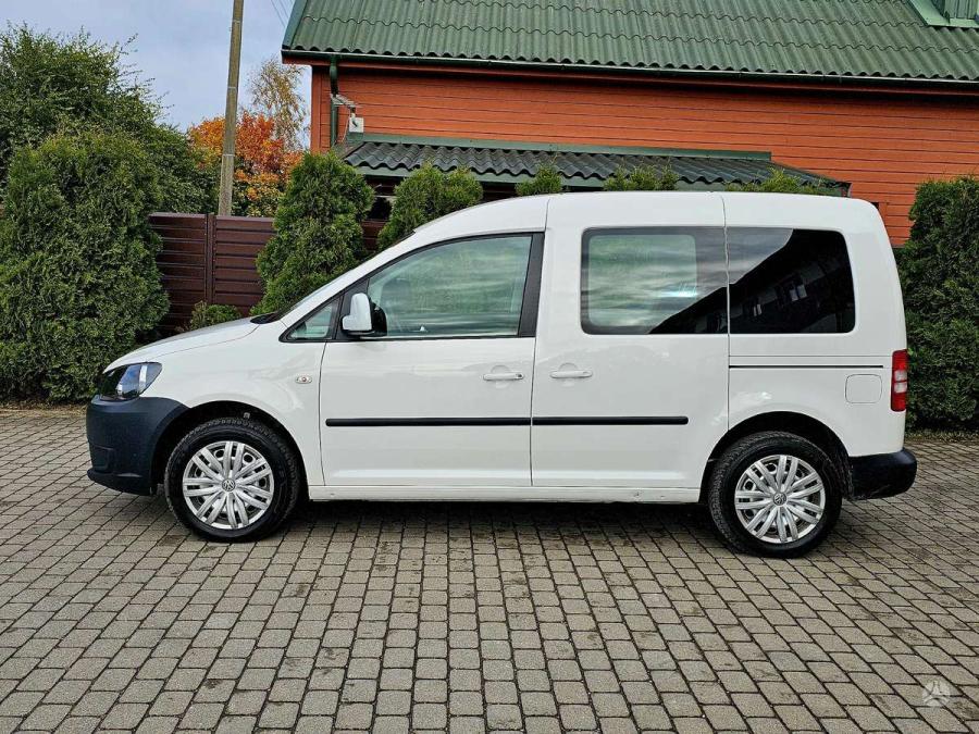 White Volkswagen Caddy 2015 in Kretinga, with an engine capacity of 1.60 L and mileage of 289 thousand km for 6999 €, photo 9 on AUTOMOTO.COM.LV