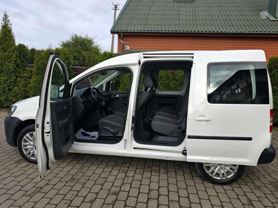 White Volkswagen Caddy 2015 in Kretinga, with an engine capacity of 1.60 L and mileage of 289 thousand km for 6999 €, photo 11 on AUTOMOTO.COM.LV