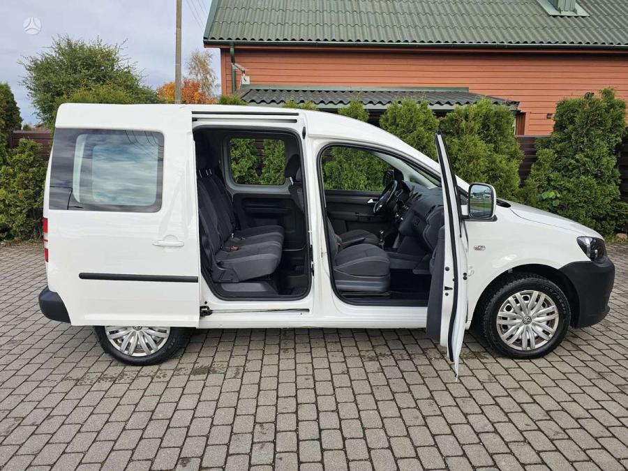 White Volkswagen Caddy 2015 in Kretinga, with an engine capacity of 1.60 L and mileage of 289 thousand km for 6999 €, photo 12 on AUTOMOTO.COM.LV