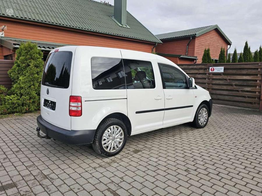White Volkswagen Caddy 2015 in Kretinga, with an engine capacity of 1.60 L and mileage of 289 thousand km for 6999 €, photo 17 on AUTOMOTO.COM.LV
