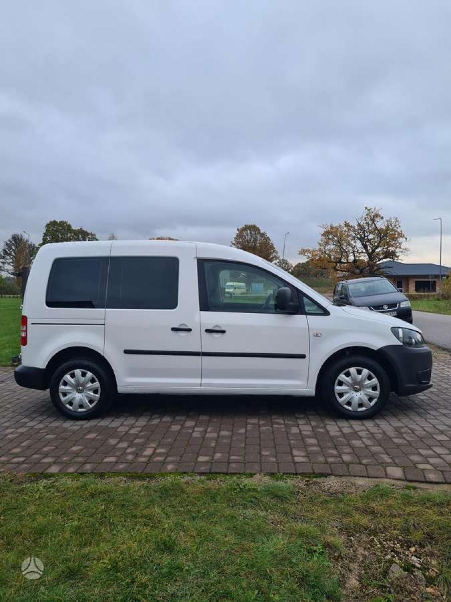 White Volkswagen Caddy 2015 in Kaisiadorys, with an engine capacity of 1.60 L and mileage of 335 thousand km for 4599 €, photo 8 on AUTOMOTO.COM.LV