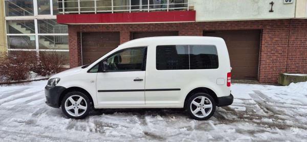 White Volkswagen Caddy 2015 in Vilnius, with an engine capacity of 1.60 L and mileage of 315 thousand km for 5200 €, photo 6 on AUTOMOTO.COM.LV