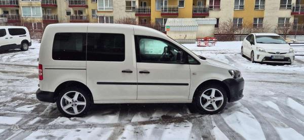 White Volkswagen Caddy 2015 in Vilnius, with an engine capacity of 1.60 L and mileage of 315 thousand km for 5200 €, photo 7 on AUTOMOTO.COM.LV