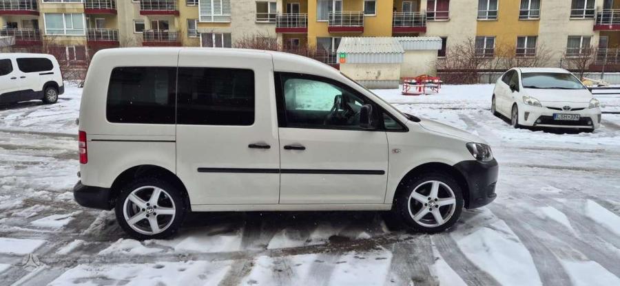 White Volkswagen Caddy 2015 in Vilnius, with an engine capacity of 1.60 L and mileage of 315 thousand km for 5200 €, photo 7 on AUTOMOTO.COM.LV