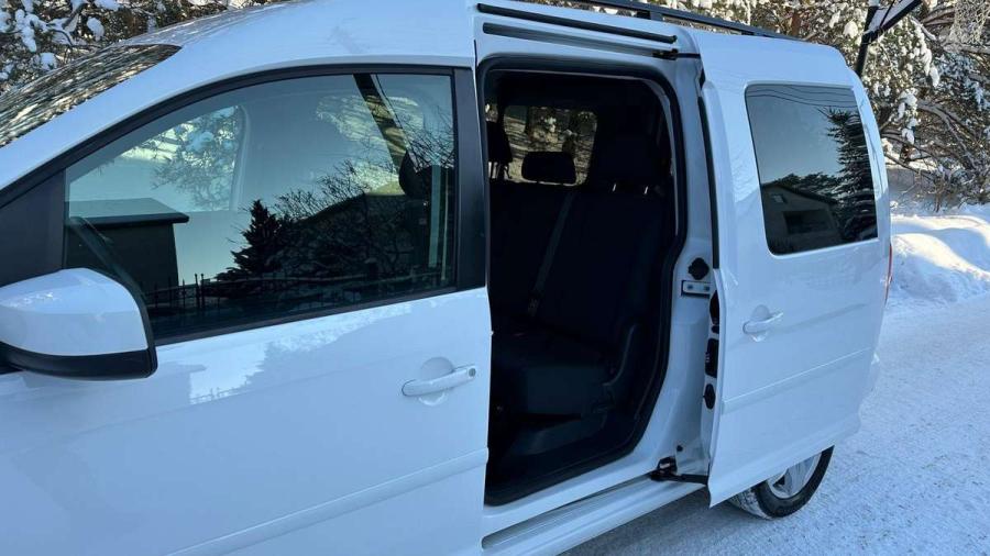 White Volkswagen Caddy 2015 in Vilnius, with an engine capacity of 1.97 L and mileage of 298 thousand km for 10900 €, photo 17 on AUTOMOTO.COM.LV