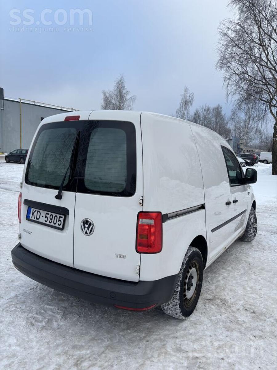 White Volkswagen Caddy 2015 in Riga, with an engine capacity of 1.60 L and mileage of 214 thousand km for 5500 €, photo 3 on AUTOMOTO.COM.LV
