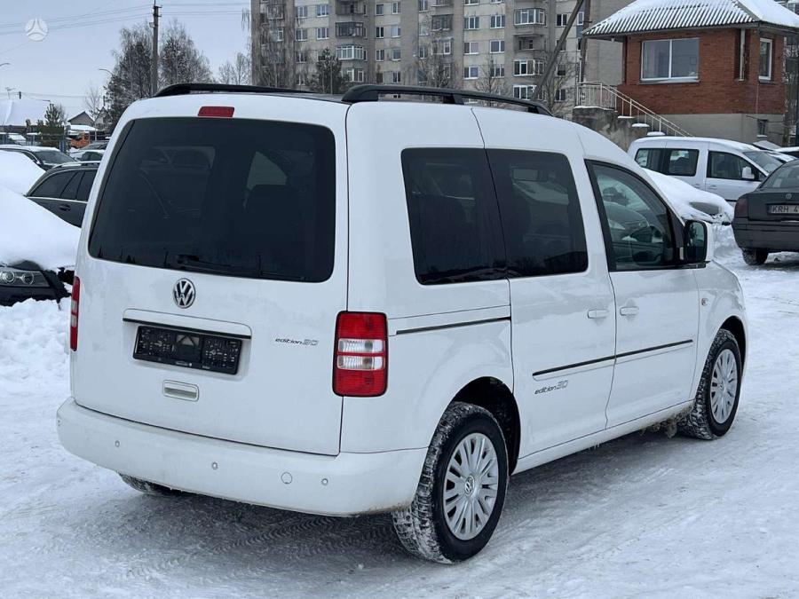 White Volkswagen Caddy 2015 in Kedainiai, with an engine capacity of 1.60 L and mileage of 220 thousand km for 6199 €, photo 4 on AUTOMOTO.COM.LV