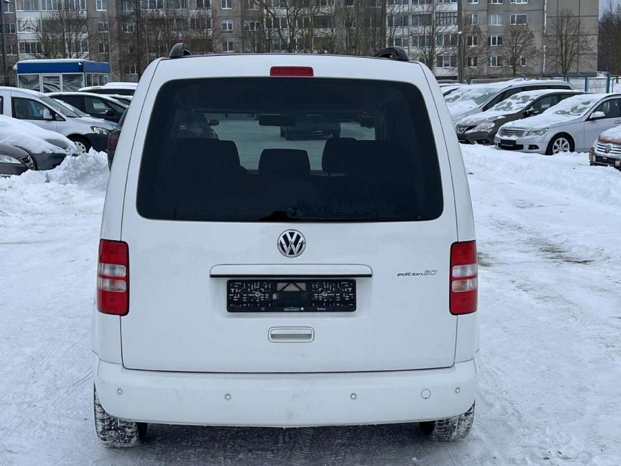White Volkswagen Caddy 2015 in Kedainiai, with an engine capacity of 1.60 L and mileage of 220 thousand km for 6199 €, photo 9 on AUTOMOTO.COM.LV