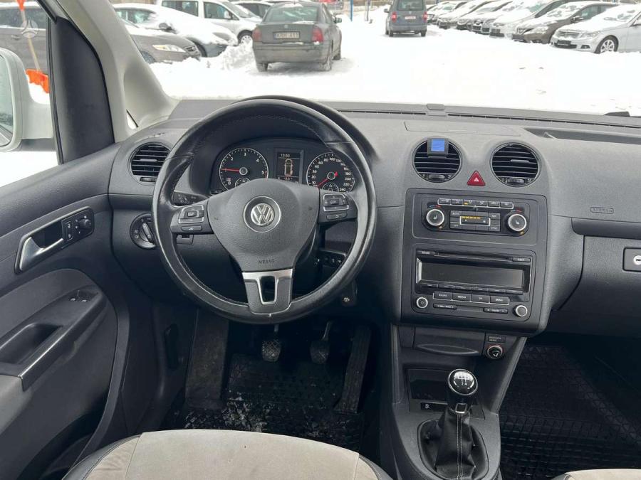 White Volkswagen Caddy 2015 in Kedainiai, with an engine capacity of 1.60 L and mileage of 220 thousand km for 6199 €, photo 16 on AUTOMOTO.COM.LV