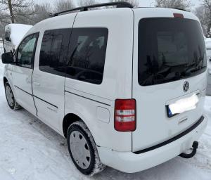 White Volkswagen Caddy 2015 in Kelme, with an engine capacity of 1.97 L and mileage of 270 thousand km for 6499 €, photo 4 on AUTOMOTO.COM.LV