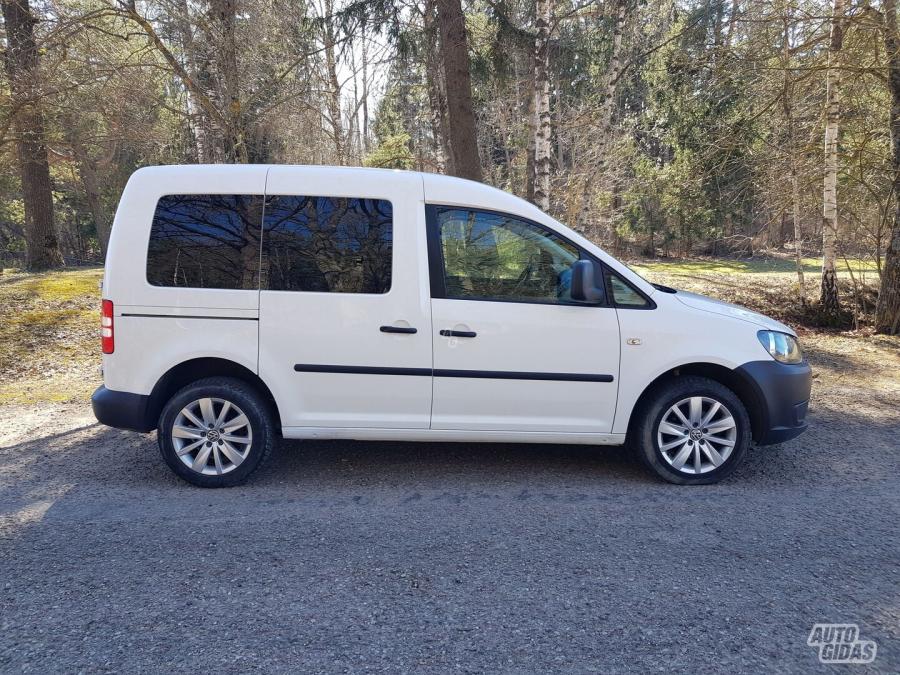 White Volkswagen Caddy 2015 in Vilnius, with an engine capacity of 1.60 L and mileage of 271 thousand km for 3999 €, photo 5 on AUTOMOTO.COM.LV