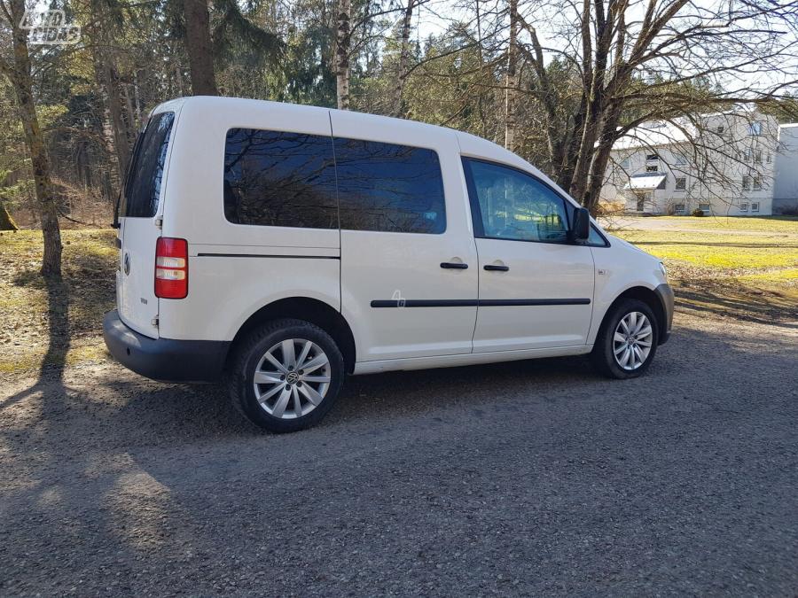 White Volkswagen Caddy 2015 in Vilnius, with an engine capacity of 1.60 L and mileage of 271 thousand km for 3999 €, photo 6 on AUTOMOTO.COM.LV