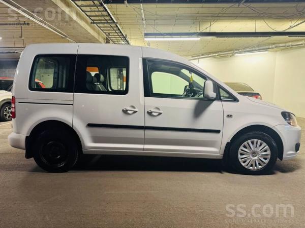 White Volkswagen Caddy 2015 in Riga, with an engine capacity of 1.20 L and mileage of 122 thousand km for 7770 €, photo 2 on AUTOMOTO.COM.LV