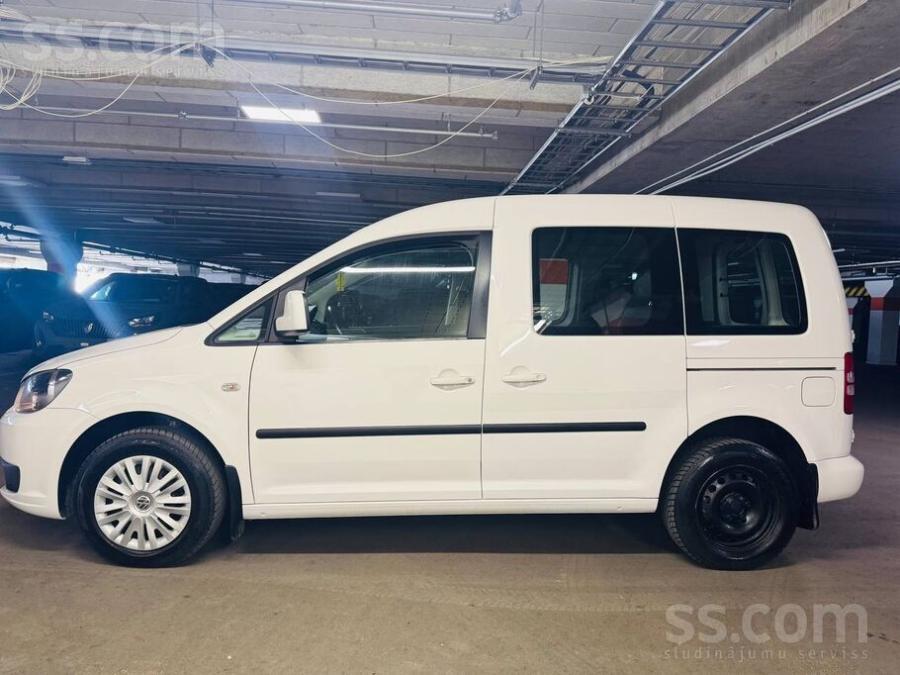 White Volkswagen Caddy 2015 in Riga, with an engine capacity of 1.20 L and mileage of 122 thousand km for 7770 €, photo 4 on AUTOMOTO.COM.LV