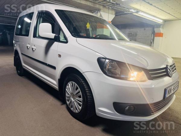 White Volkswagen Caddy 2015 in Riga, with an engine capacity of 1.20 L and mileage of 122 thousand km for 7770 €, photo 4 on AUTOMOTO.COM.LV