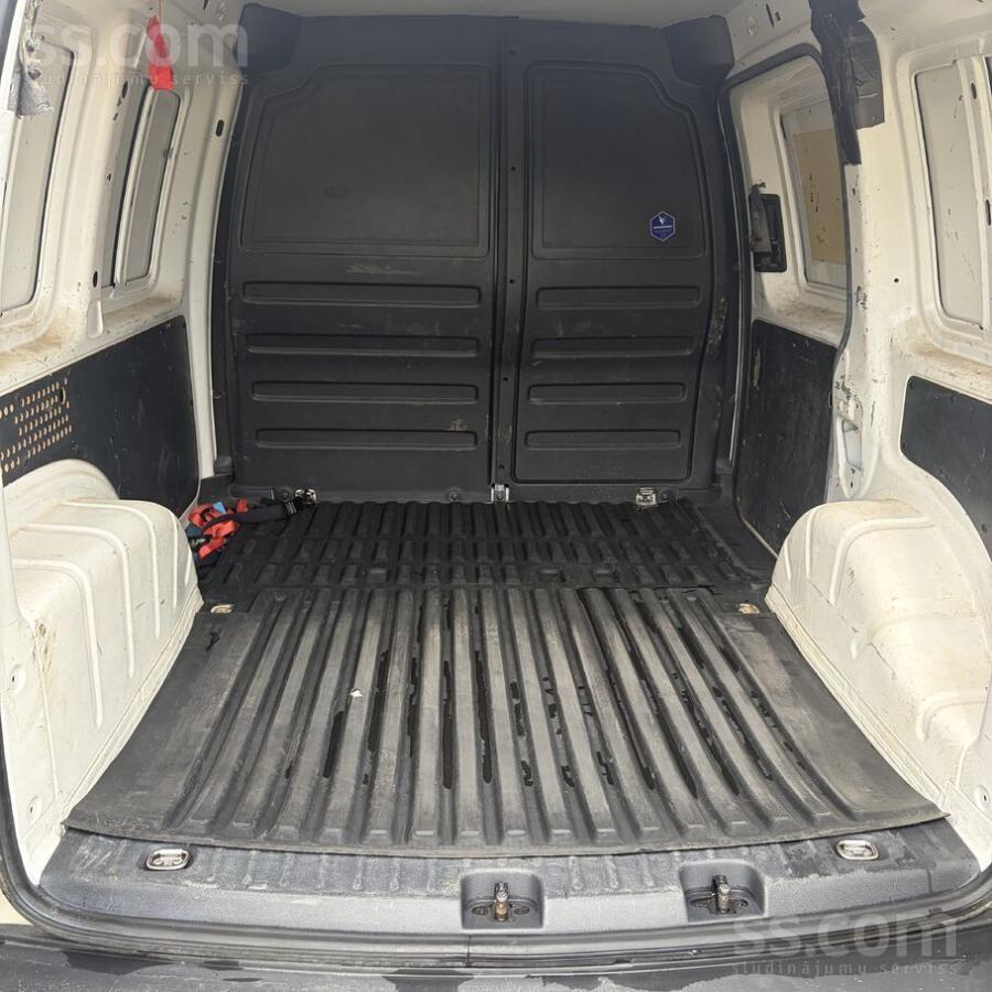 White Volkswagen Caddy 2015 in Liepaja, with an engine capacity of 1.60 L and mileage of 354 thousand km for 4400 €, photo 8 on AUTOMOTO.COM.LV